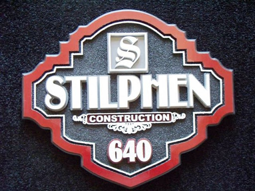 3-D HDU sign with raised letters and scalloped edges